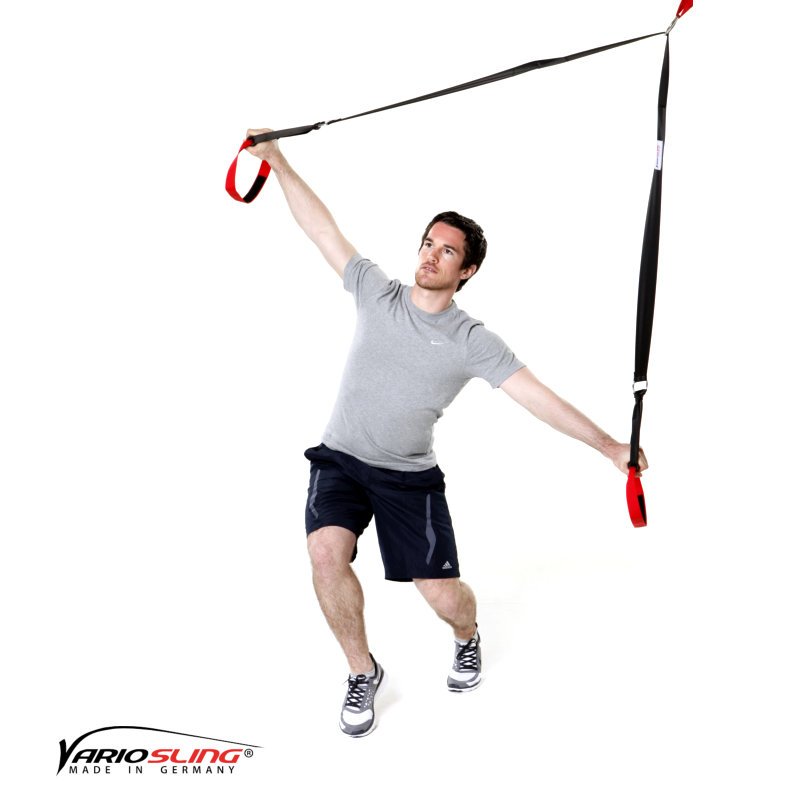 Sling-Trainer Ganzkörperübung- Golfrotation: Füße versetzt
